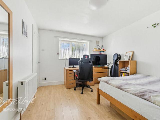 3 bedroom terraced house for sale in Lamport Close, Woolwich, SE18