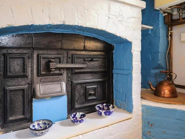 3 bedroom terraced house for sale in Larches Lane, Compton, Wolverhampton, WV3