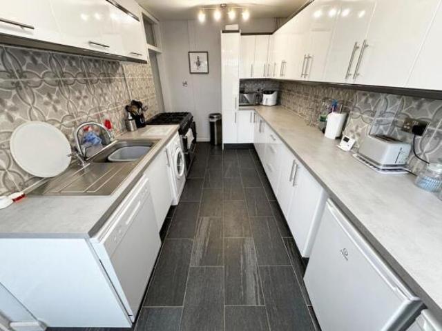 3 bedroom terraced house for sale in Leasowes Avenue, Coventry, CV3