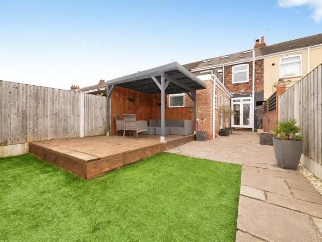 3 bedroom terraced house for sale in Lee Street, Hull, HU8