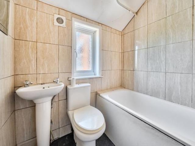 3 bedroom terraced house for sale in Littlehay Road, Oxford, OX4