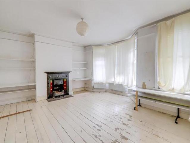 3 bedroom terraced house for sale in Littlehampton Road, Tarring, BN13