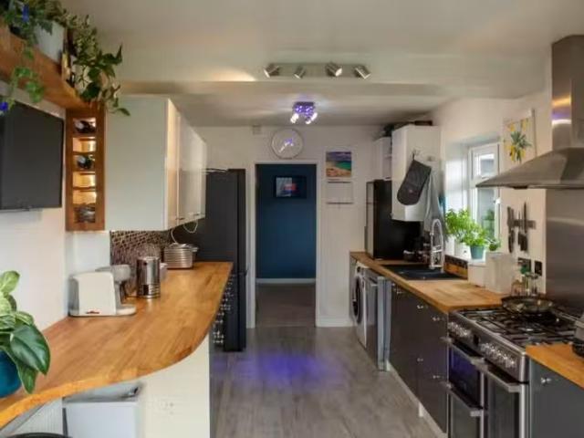 3 bedroom terraced house for sale in Livingstone Road, Christc.
