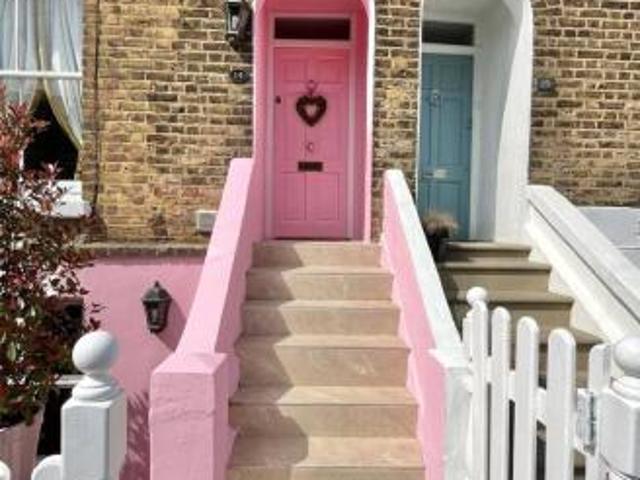 3 bedroom terraced house for sale in Lizban Street, London, SE3