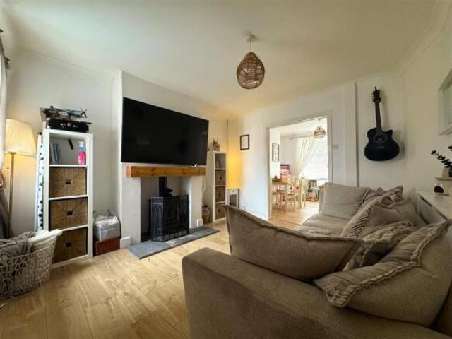 3 bedroom terraced house for sale in Linslade Street, Swindon, SN2