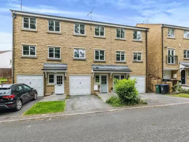 3 bedroom terraced house for sale in Lisset Mews, East Morton.