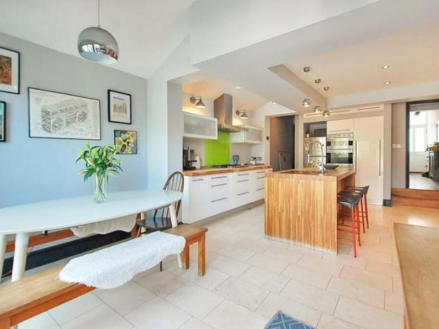 3 bedroom terraced house for sale in Lyefield Road East, Charl.