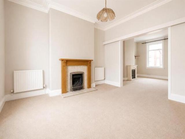 3 bedroom terraced house for sale in Lyndhurst Road, Bath, BA2