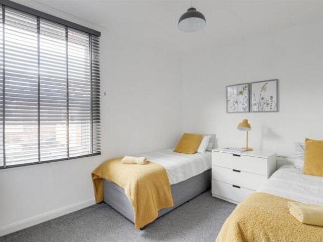 3 bedroom terraced house for sale in Lyndhurst Road, Nottingham, NG2