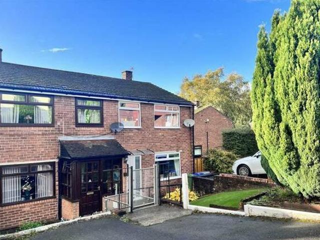3 bedroom terraced house for sale in Lyne Edge Crescent Dukinfield SK16
