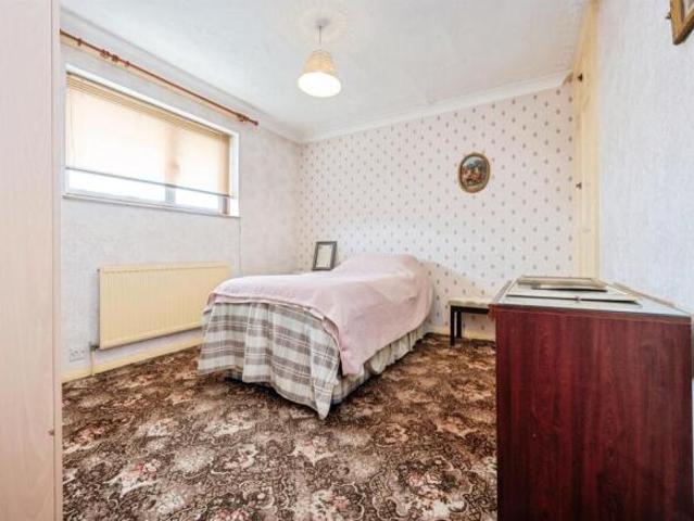 3 bedroom terraced house for sale in Mowbray Road, Bedford, MK42