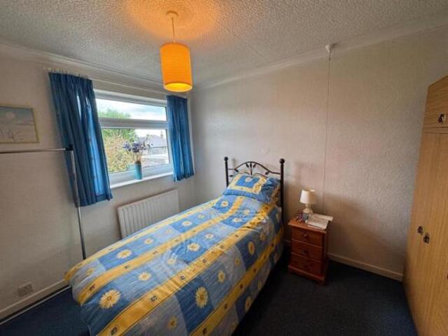 3 bedroom terraced house for sale in Moorcroft Drive, Birkenshaw, Bradford, BD4