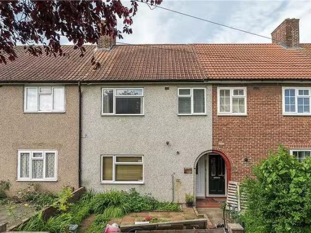 3 bedroom terraced house for sale in Moorside Road, Bromley, BR1