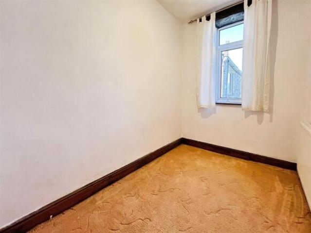 3 bedroom terraced house for sale in Moorside Road. Bradford, BD2 3HP, BD2