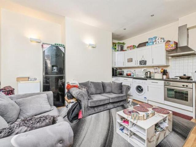 3 bedroom terraced house for sale in Moss Street, Newsome, Huddersfield, HD4