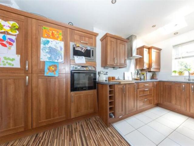3 bedroom terraced house for sale in Mayfield Road, Luton, Bedfordshire, LU2