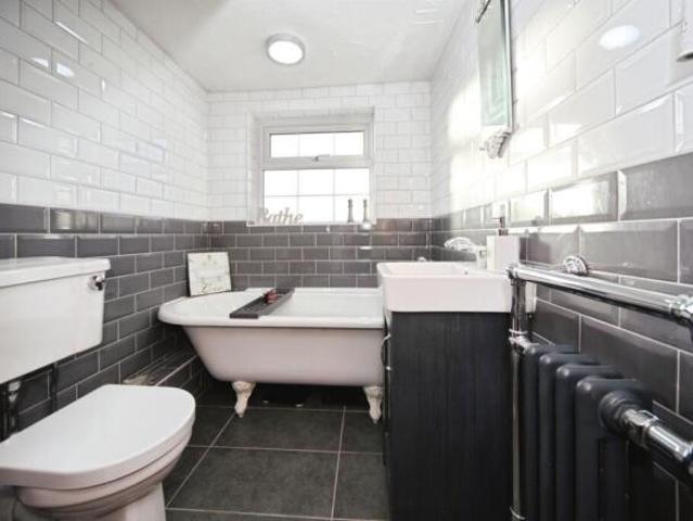 3 bedroom terraced house for sale in Mangrove Road, Cockernhoe, Luton, LU2