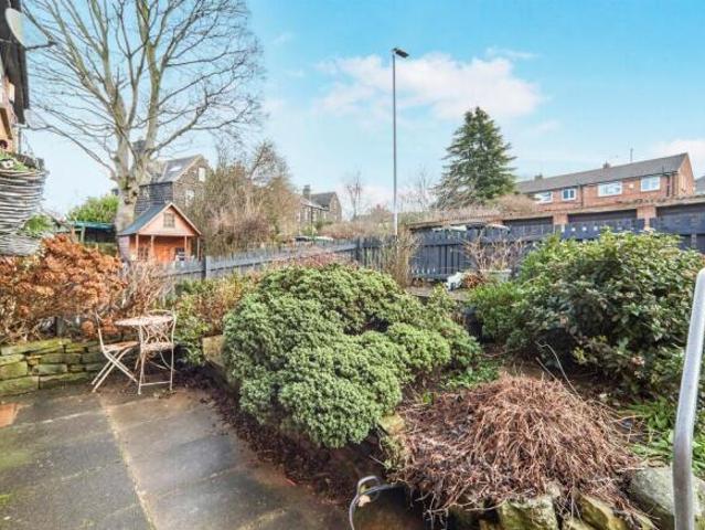 3 bedroom terraced house for sale in Manor Close, Yeadon, Leeds, LS19