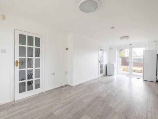 3 bedroom terraced house for sale in Marescroft Road, Slough, SL2