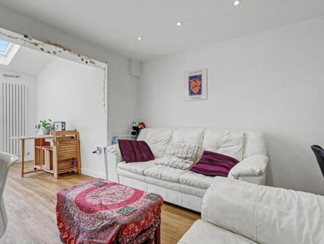 3 bedroom terraced house for sale in Markham Close, Cambridge, CB4