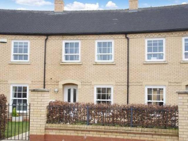 3 bedroom terraced house for sale in Markham Rise Bedford MK41