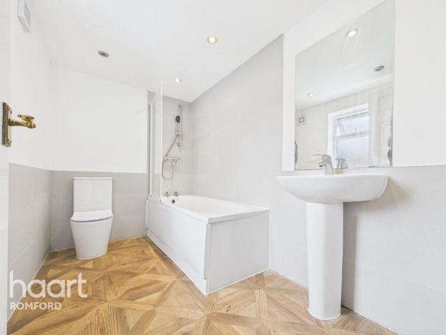 3 bedroom terraced house for sale in Marks Road, Romford, RM7 7AH, RM7