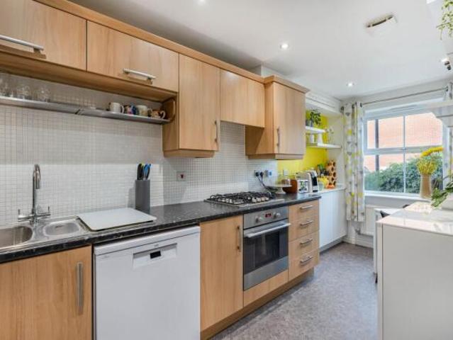 3 bedroom terraced house for sale in Melstock Road, Swindon, SN25