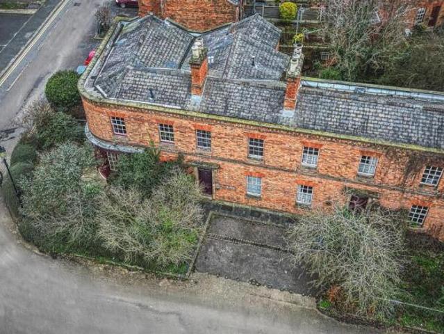 3 bedroom terraced house for sale in Midland Place, Railway Cottages, Derby, DE1