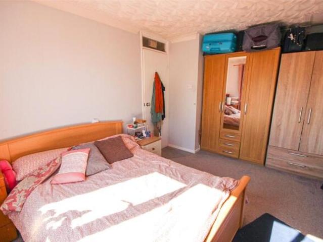 3 bedroom terraced house for sale in Milburn Road, Bedford, Bedfordshire, MK41