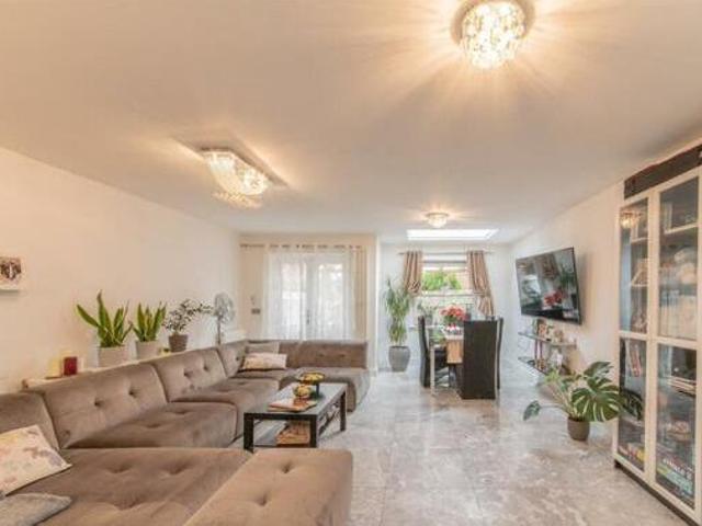 3 Bedroom Terraced House For Sale In Mill Hill