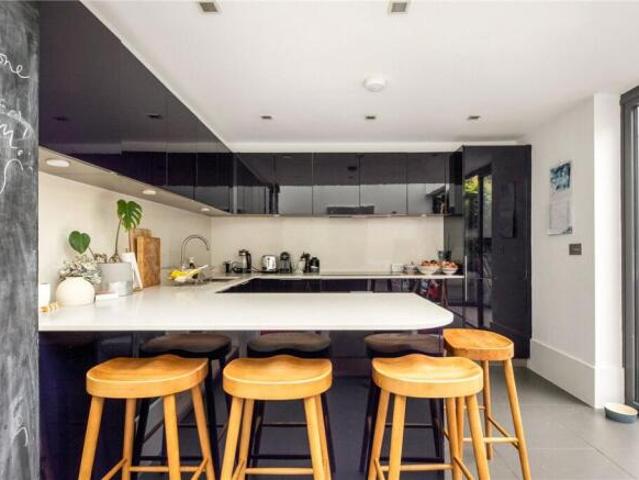 3 bedroom terraced house for sale in Nottingham Road, London, SW17