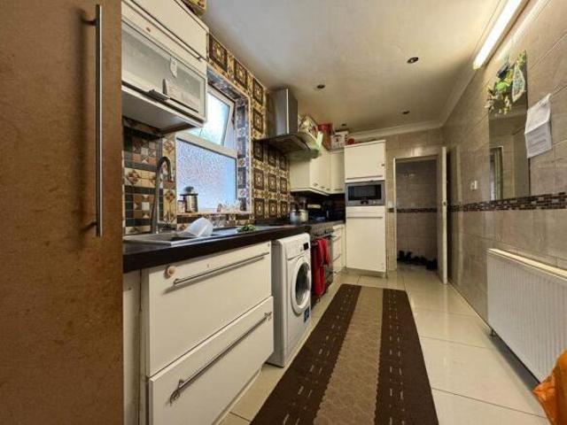 3 bedroom terraced house for sale in Norman Road, Luton, LU3