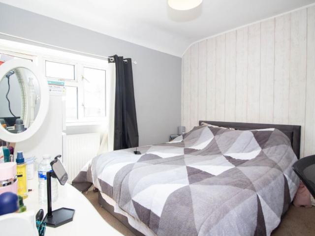 3 bedroom terraced house for sale in Northwick Road, South Oxhey, Watford, WD19