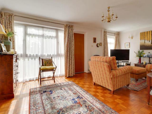 3 bedroom terraced house for sale in New House Park, St Albans, AL1