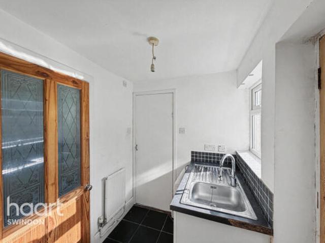 3 bedroom terraced house for sale in Newhall Street, Swindon, SN1
