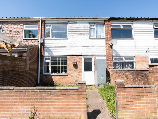 3 bedroom terraced house for sale in Newmarket Road, Nottingham, NG6