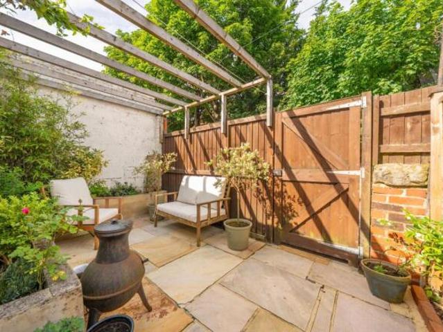 3 bedroom terraced house for sale in Newnham Terrace, Harrogate, HG2