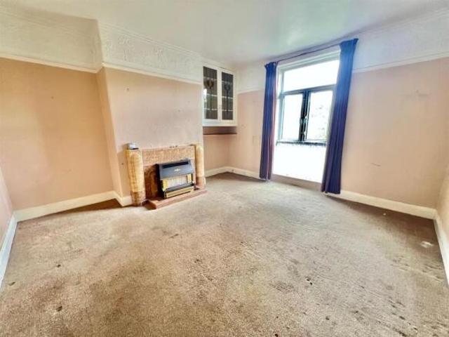 3 bedroom terraced house for sale in Newsome Road, Huddersfield, HD4