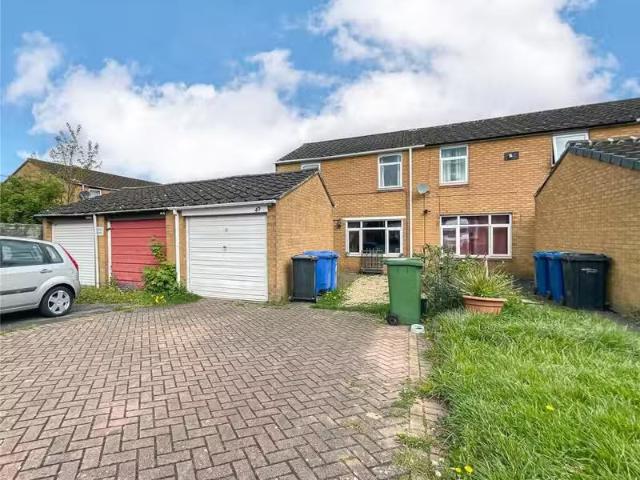 3 bedroom terraced house for sale in Nemesia, Tamworth, Staffo.