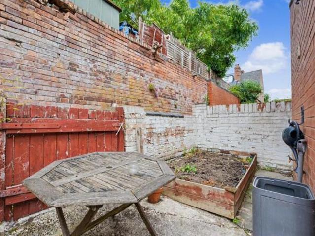 3 bedroom terraced house for sale in Sneinton Boulevard, Nottingham, NG2