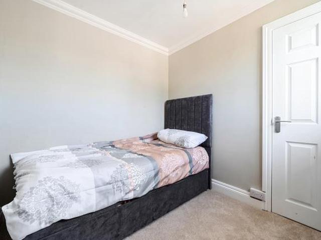 3 bedroom terraced house for sale in South Green, Slough, SL1