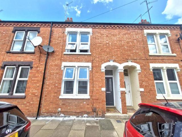 3 bedroom terraced house for sale in Southampton Road, Far Cotton, Northampton NN4