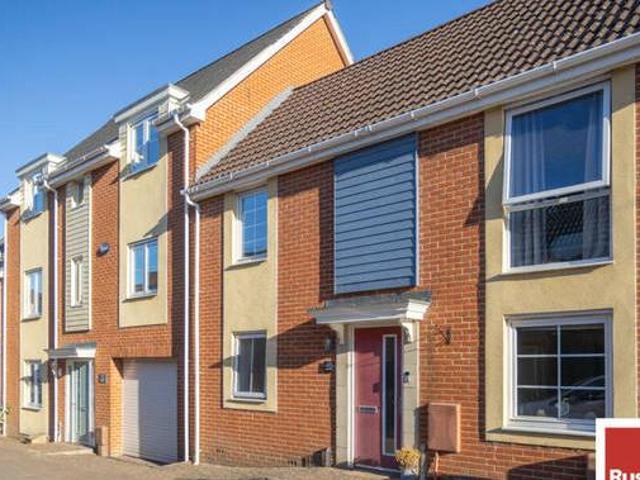 3 bedroom terraced house for sale in Solario Road Queens Hill NR8