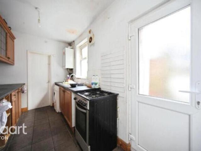 3 bedroom terraced house for sale in Saxon Road, Luton, LU3