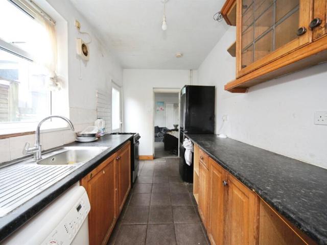 3 bedroom terraced house for sale in Saxon Road, Luton, LU3