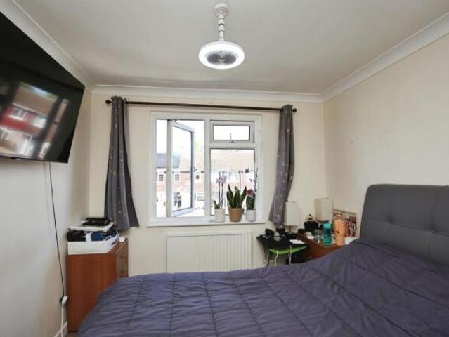 3 bedroom terraced house for sale in Samphire Road, Oxford, OX4