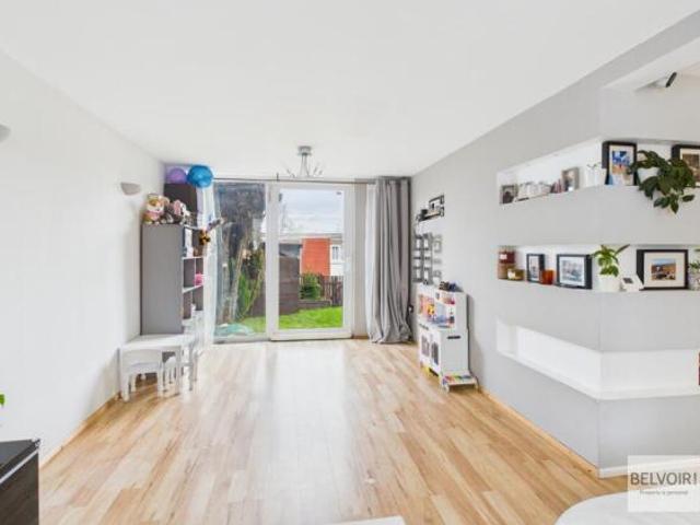 3 bedroom terraced house for sale in Samuel Place, Sheffield, S2