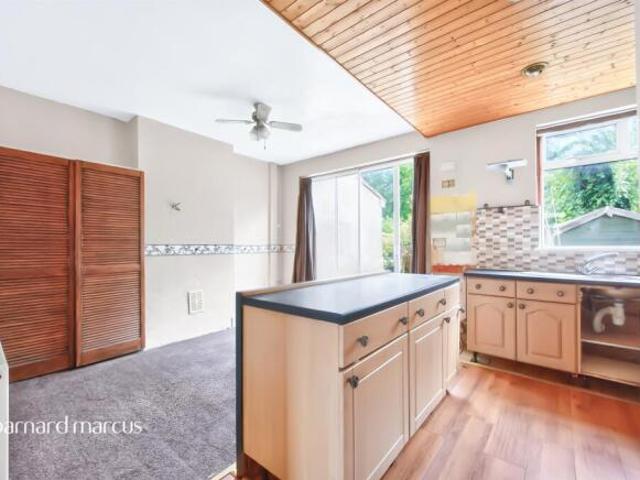 3 bedroom terraced house for sale in Sandringham Road, Worcester Park, KT4
