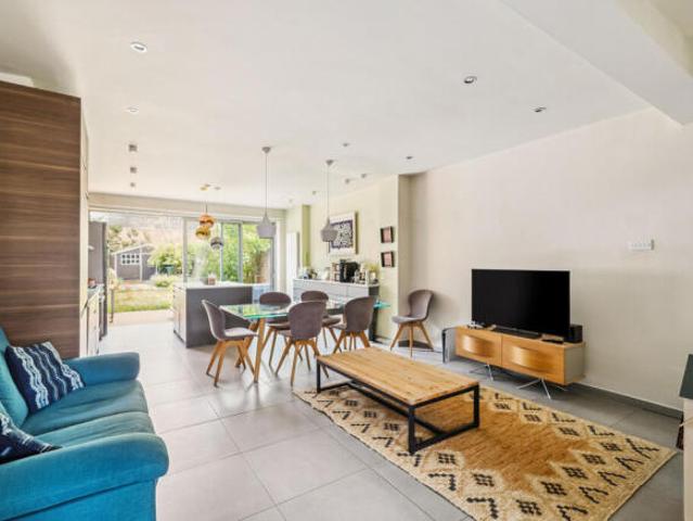 3 bedroom terraced house for sale in Sandycombe Road, Richmond, TW9