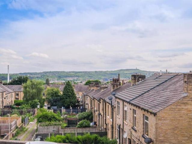 3 bedroom terraced house for sale in Scale Hill, Huddersfield, HD2